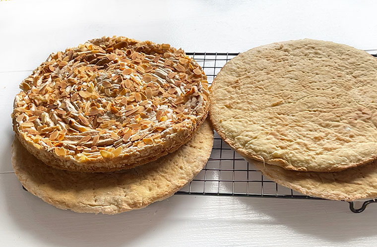Tort z kwaśną śmietaną – Alicja piecze i fotografuje